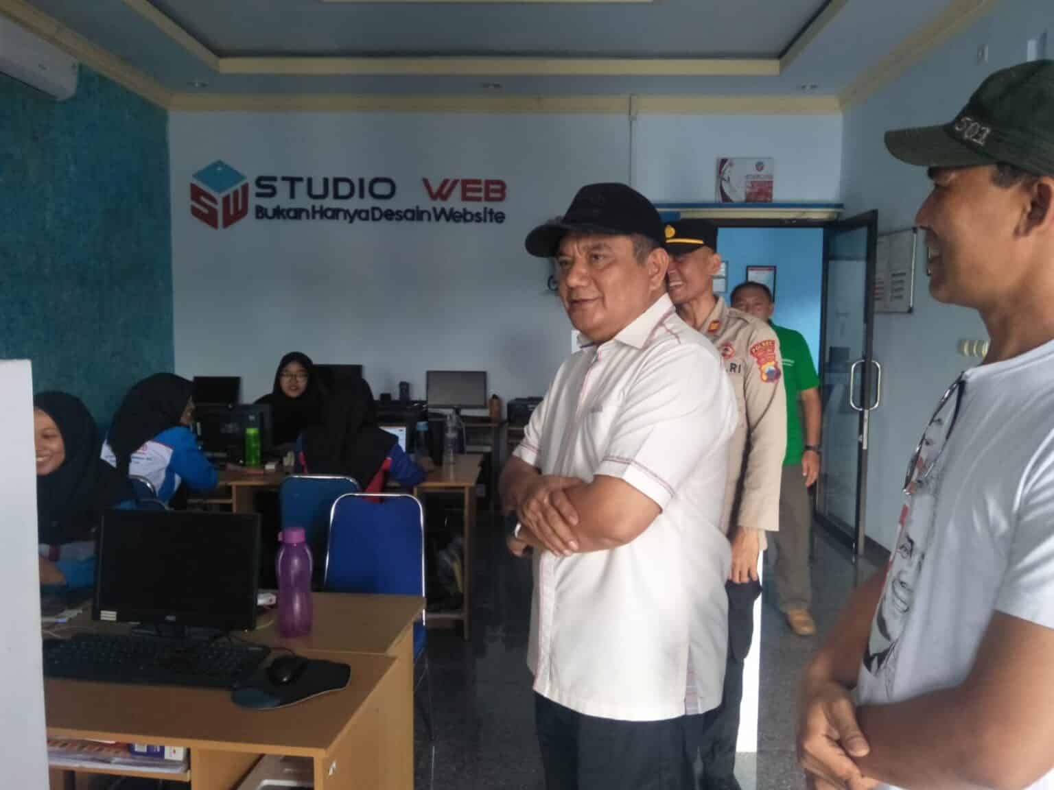 Tak Disangka, Pak Moeldoko Dan Pak Mansur Hidayat Berkenan Kunjungi Kantor Studio Web - Studio Web